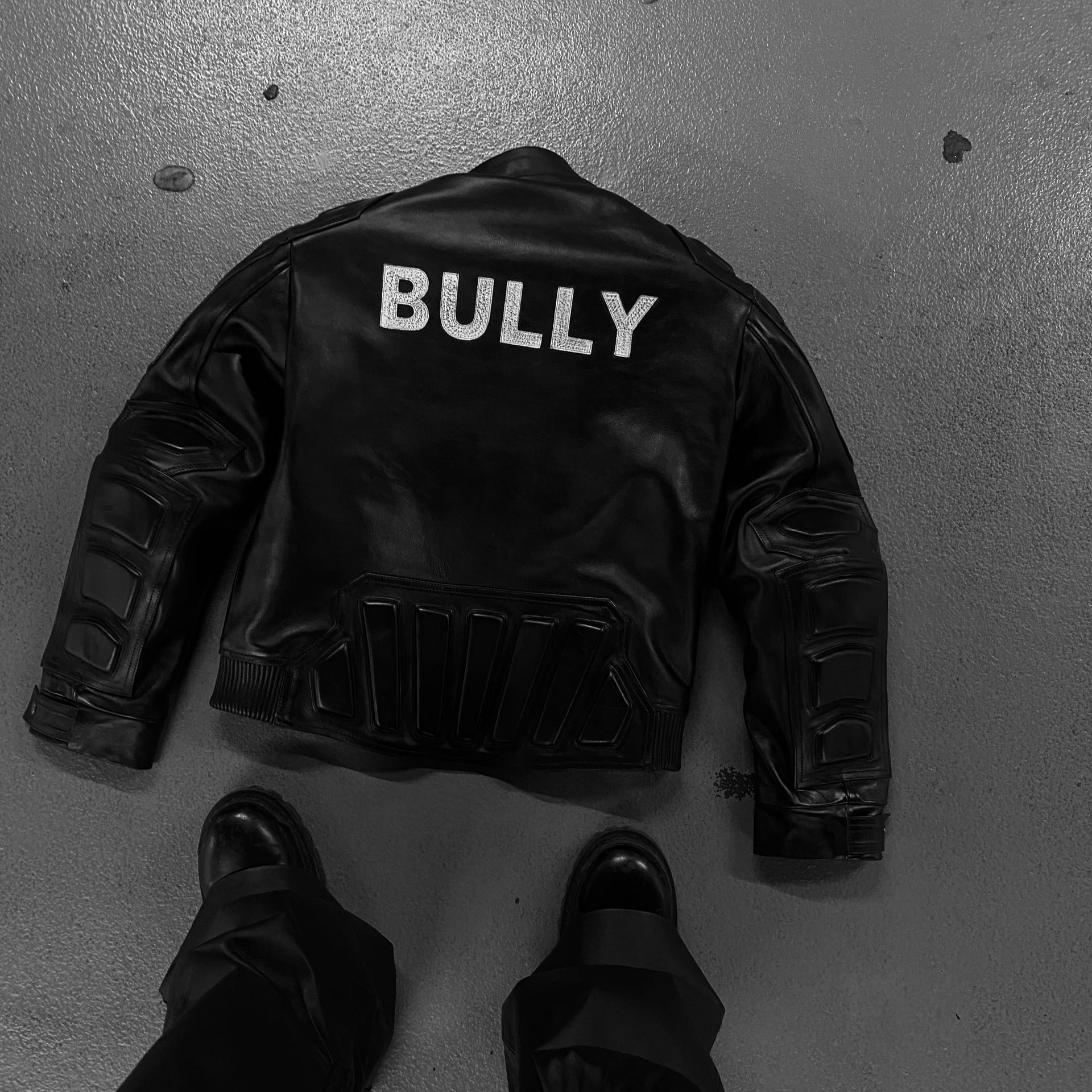 BULLY JACKET (BLACK) – PHTMNE